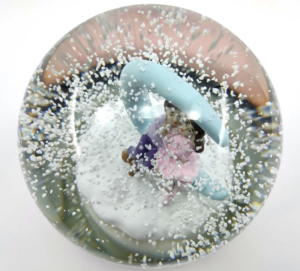 Couple Snow Globe - Royal Gifts